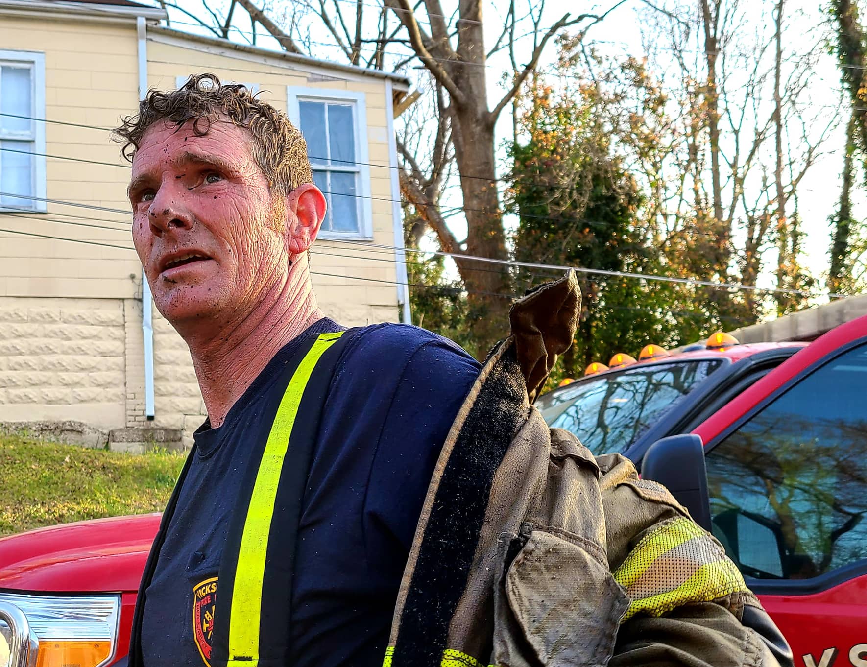 Firefighters battle blaze for 4 hours - Vicksburg Daily News